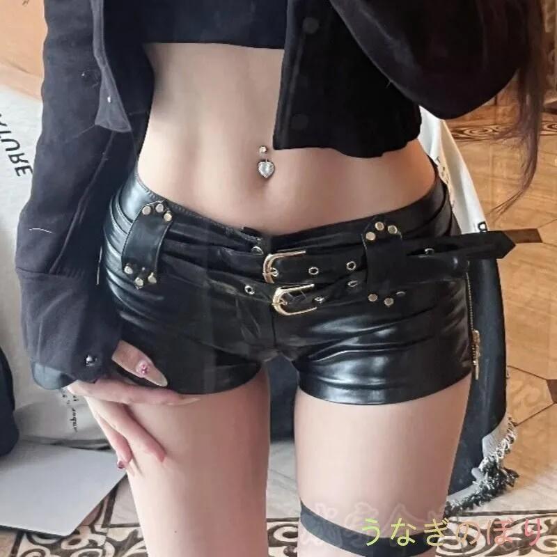 素材：PU 秋冬コーデのスパイスになるフェイクレザーの革パンツです。 光沢のあるPU素材が爽やかなムードを漂わせて、ワイドなシルエットがおしゃれです。 薄手の柔らかいPU皮革で出来ており、薄さ、軽さ、手軽さ、ストレッチ性を合体させた格好良い...