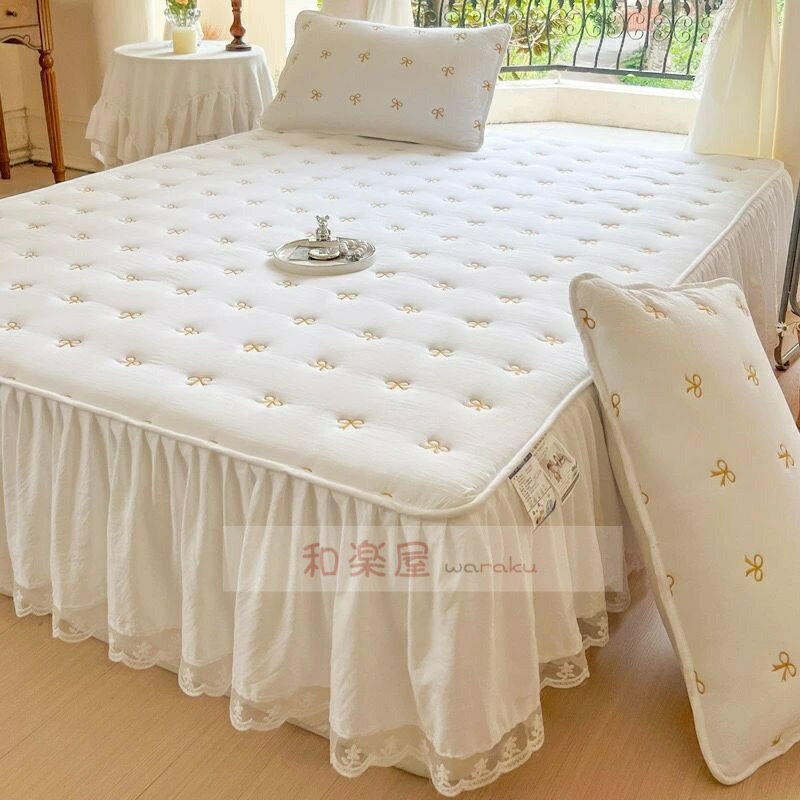 この商品は 【】ベッドスカート 綿100％ キルティング マットレスカバー フリル付き 敷パッド一体型 キルティング 中綿 姫系 ズレ防止 オールシーズン 春 夏 秋 冬 洗える セミシングル セミダブル ダブル ワイドダブル キング ワイ...