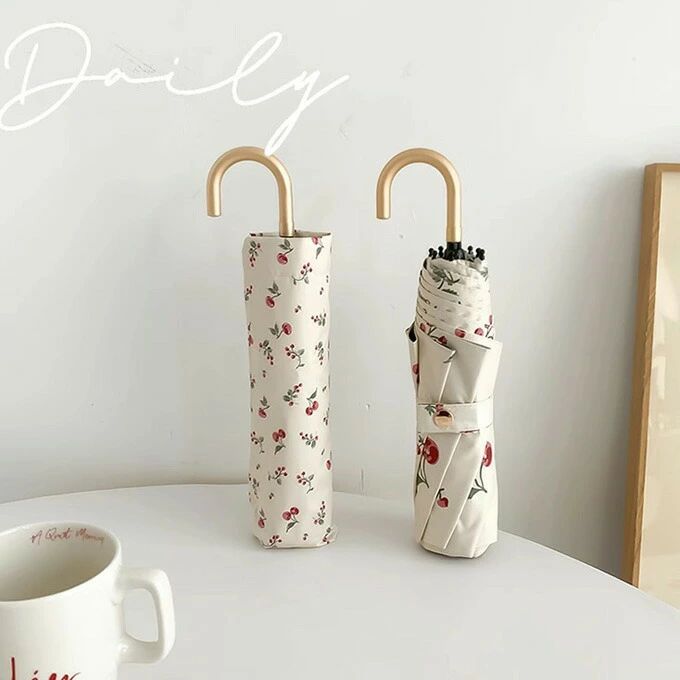 商品説明：カラー：写真色サイズ/重量：300g素材：生地本体：高密度イパククロス生地親骨：アルミ、グラスファイバー中棒：鋼手元：PC■関連キーワード：折畳み傘 傘 日傘 折たたみ傘 日傘 uvカッ 100 遮光 傘 ディース 折畳み傘 軽量...