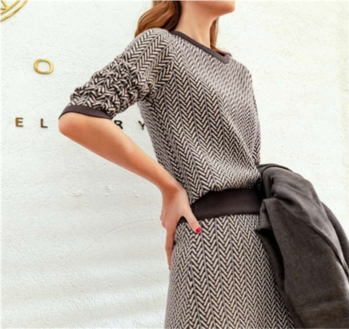 商品名 セットアップ zj-ek-114 カラー （写真参考） ※モニターの発色の具合により実際の商品と色が異なる場合がございます。 サイズ S： トップス丈52　袖丈50　バスト83　ウエストゴム58-80　スカート丈75 M： トップス...