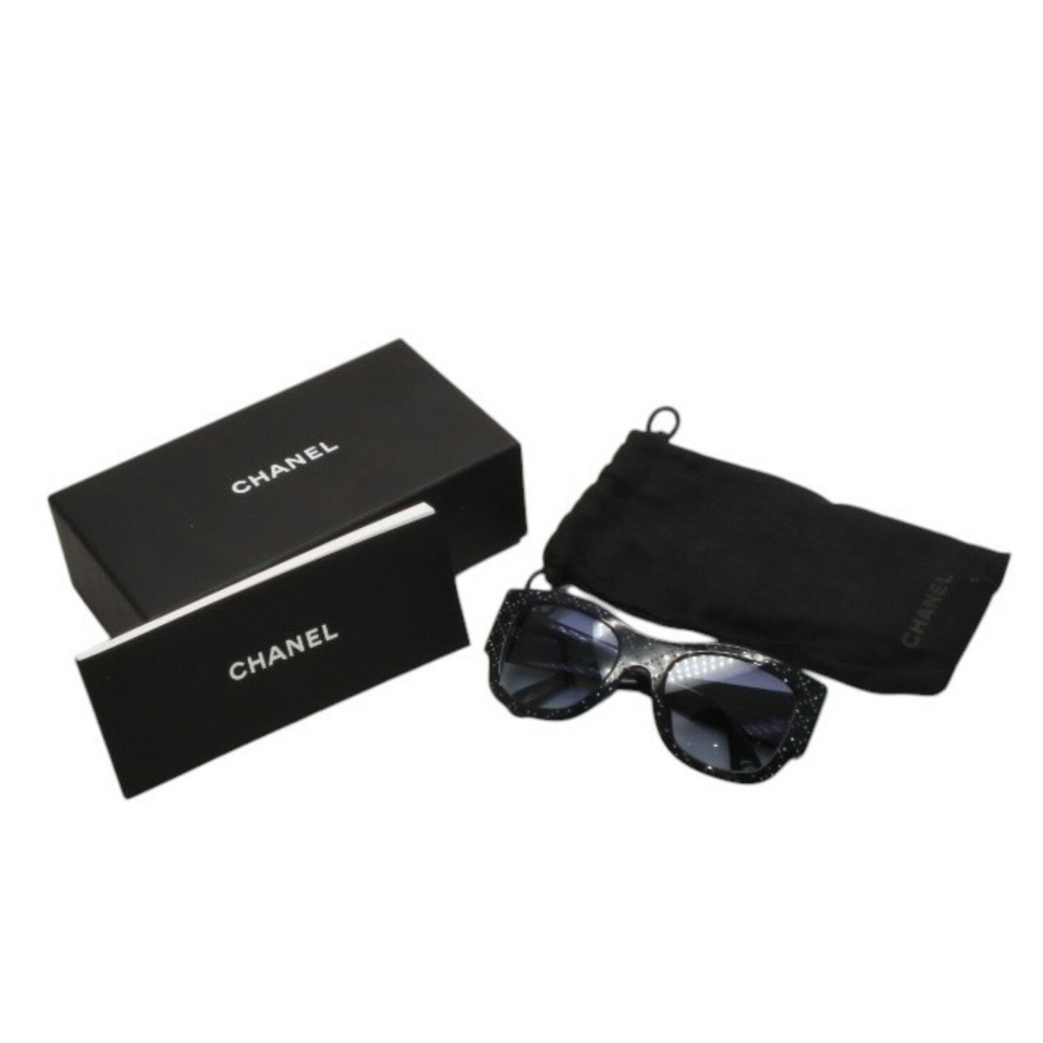 商品詳細 【商品名】 新品同様 CHANEL シャネル サングラス アイウェア 5421-B-A c.1426/4L サイズ53□21 135 ココマーク ラインストーン ネイビー 中古 4a001076 【ブランド】 CHANEL/シャネ...