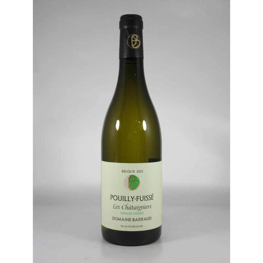 シャテニエとは栗の木のこと。かつて栗の木が植わっていた場所なのだろう。比較的樹齢の高いシャルドネから得られる凝縮した果実味とミネラル感。リッチな味わいの中にもきれいな酸がバランスをとり、エレガントな味わいを作る。原語表記：BARRAUD P...