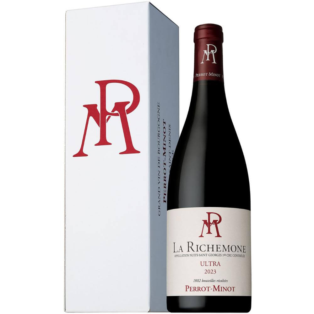モレ・サン・ドニに本拠を構えて4代続く家族経営の生産者。1973年にアンリ ペロ・ミノによって設立、1993年に現当主のクリストフが継承して以来、気鋭の生産者として評価を高めています。キュヴェ ユルトラに使われているのはラ リシュモーヌの南...