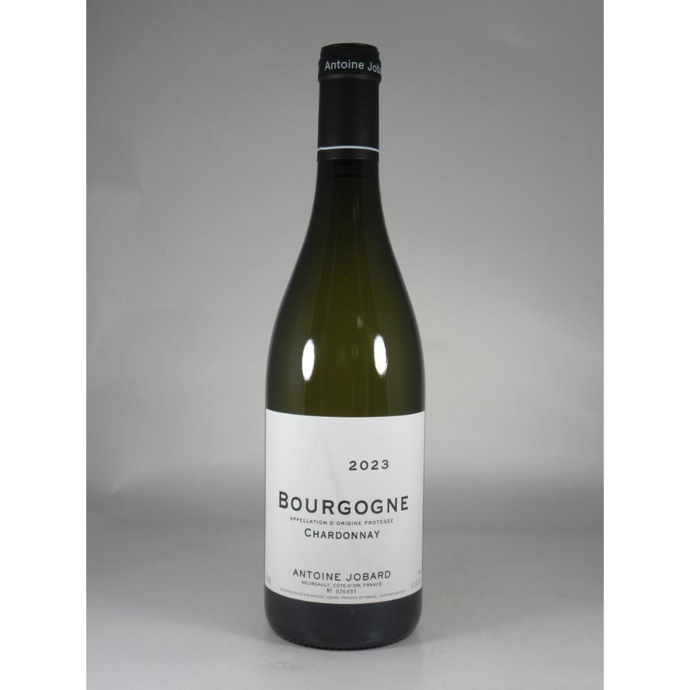 ムルソーとピュリニーの両方にある区画から。グレープフルーツにパイナップル。アカシアの蜂蜜。柔らかな口当たりに豊かなボディ。酸味のバランスもよくとれている。若いうちから多いに楽しむことのできる、飲みごたえのあるブルゴーニュ・ブラン。原語表記：...