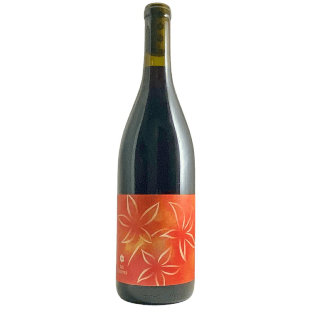 環境に配慮した農法で栽培された、シックス・クローヴズにとって初となるジンファンデルです。熟した果実のニュアンスはありながらも、濃厚で力強いスタイルというより、派手すぎない落ち着きとバランスの良さを備えた1本に仕上がっています。■生産者のコメ...