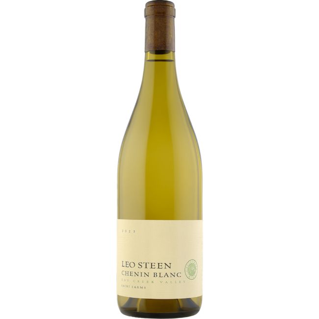 その昔川底であったドライクリークヴァレーのサンディローム土壌の畑に広がるドライファーミングの畑。樹齢41年のブドウ樹が成熟感やシルキーなテクスチャ、エレガントな酸などバランスの良い味わいを造り出す。契約畑/発酵:ステンレスタンク熟成:90％...