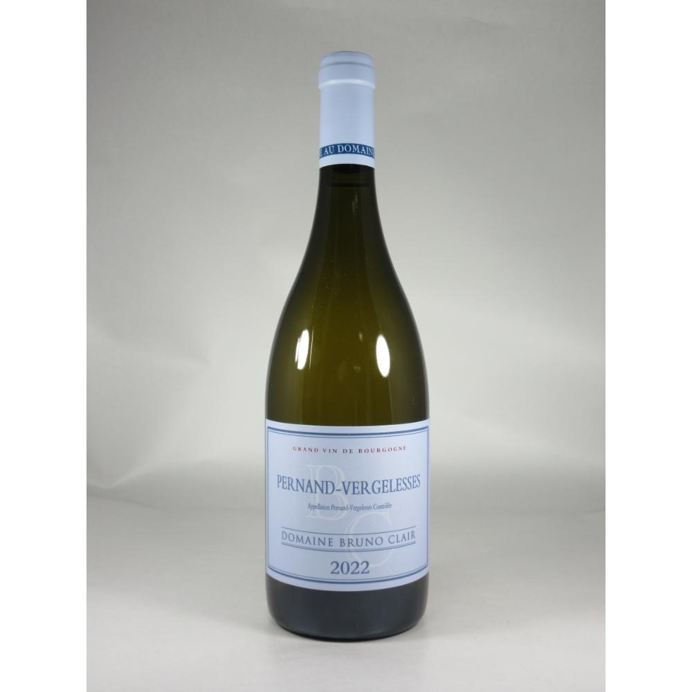 1級ヴェエルジュレスの真下に位置する村名区画ブーティエールから。粘土の強い、重い土壌に植えられたシャルドネから、リッチで粘着性の強いワインが生まれる。ピーチ、蜂蜜、アカシアの花の華やかなアロマ。酸味は穏やかで、若いうちから飲みやすい。原語表...