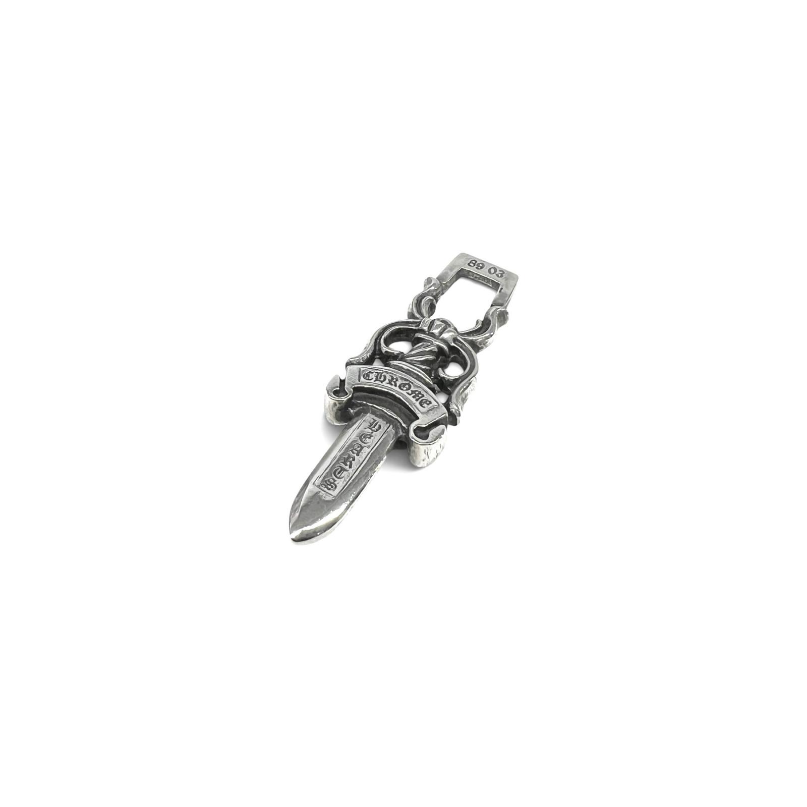 商品番号b26073003 ブランドChrome Hearts/クロムハーツ アイテムペンダントトップ タイプDAGGER ダガーチャーム#10 型番2531-304-1600-9100 対象ユニセックス 季節・シーズンオールシーズン 重量...
