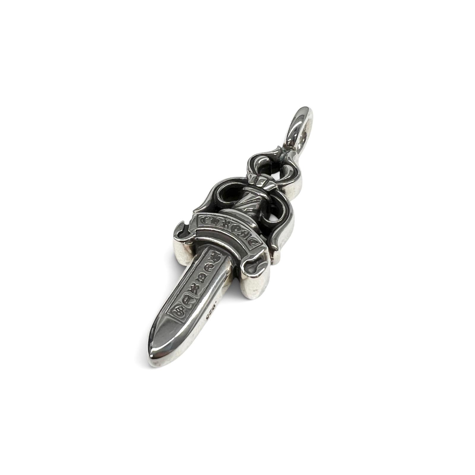 商品番号b26073103 ブランドChrome Hearts/クロムハーツ アイテムペンダントトップ タイプDBL DAGGER ダブルダガー 型番2351-304-1603-9100 対象メンズ 季節・シーズンオールシーズン 重量40....