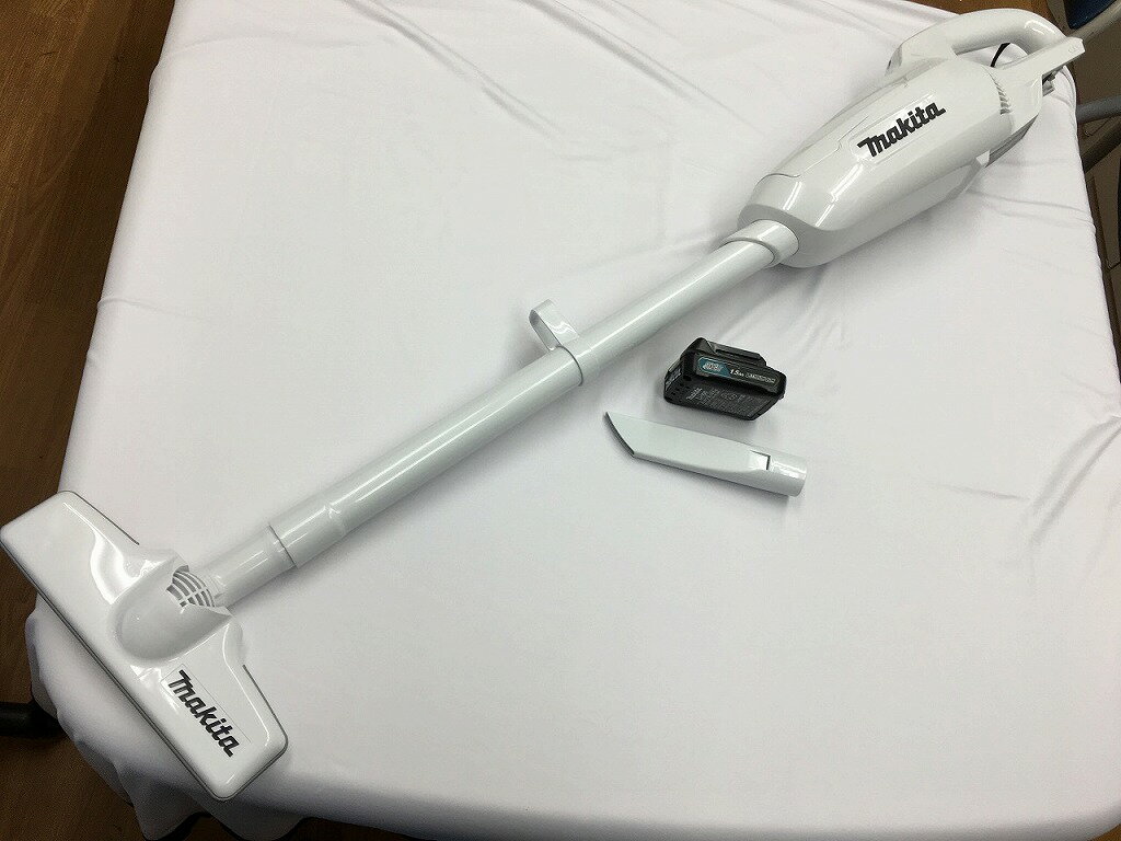 【ご注意】商品は店頭・他ネットショップでも販売しておりますので、ご注文をいただいても売り切れの場合がございます。ご了承ください。ブランド名マキタ makita商品名充電式クリーナー CL107FD商品説明使用感なく綺麗な状態です。バッテリー...