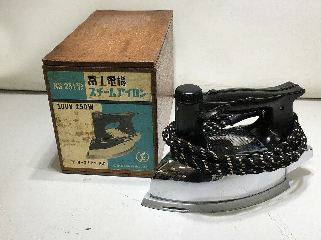 【ご注意】商品は店頭・他ネットショップでも販売しておりますので、ご注文をいただいても売り切れの場合がございます。ご了承ください。ブランド名フジデンキ 富士電機商品名ジャンク　スチームアイロン NS251商品説明経年品の為通電確認は行っており...