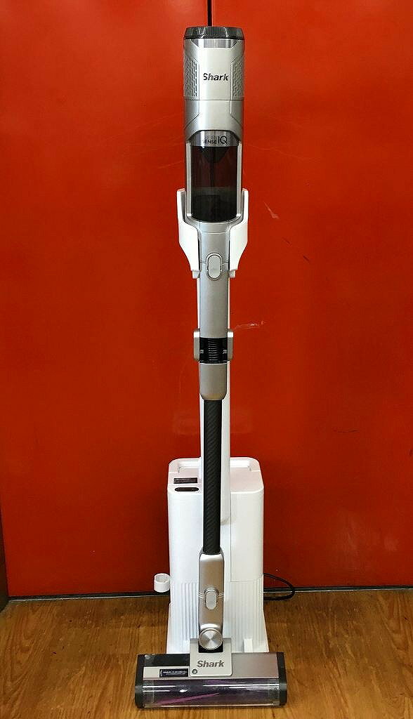 【ご注意】商品は店頭・他ネットショップでも販売しておりますので、ご注文をいただいても売り切れの場合がございます。ご了承ください。ブランド名シャーク Shark商品名コードレス掃除機 IW3241JSLシリアル番号A03UTR601A2S6商...