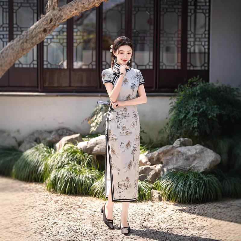 ・カテゴリ: チャイナドレス・テイスト: レトロ・主な素材: 花羅緞 (ポリエステル70～80%、スパンデックス30%以下)・ネックライン: スタンドカラー・襟の形: 斜め襟・袖丈: 3分袖・袖タイプ: レギュラー・丈: ロング・スリット:...