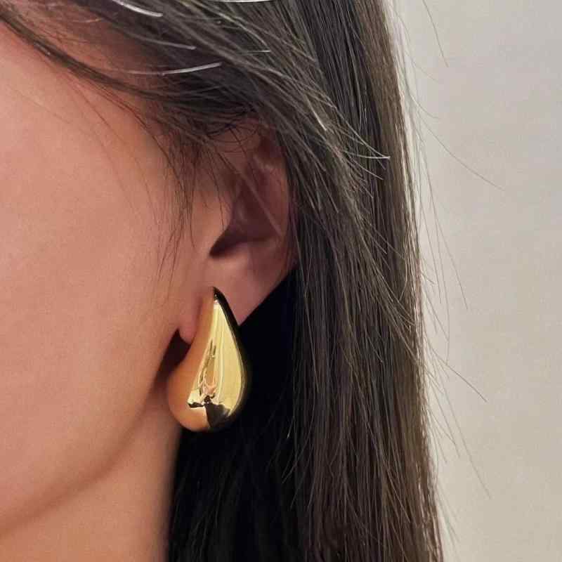 ・カテゴリ: 耳飾り・主な素材: アクリル・加工方法: 電鍍・デザイン: 水滴型・カラー: ゴールド・スタイル: ライトラグジュアリー・スタイルカテゴリ: ファッション通勤・対象: 女性向け・人気要素: 形状、柄