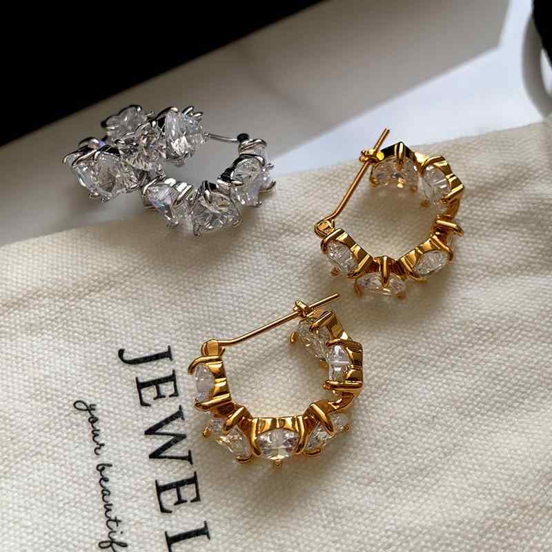 ・素材: 金属・形状: ハート形・加工方法: 本金メッキ・カラー展開: ゴールド、シルバー・流行要素: リング形・スタイル: フレンチレトロ・ポスト素材: S925シルバー・スタイル分類: アートレトロ・カテゴリ: ピアス・イヤリング・対象...