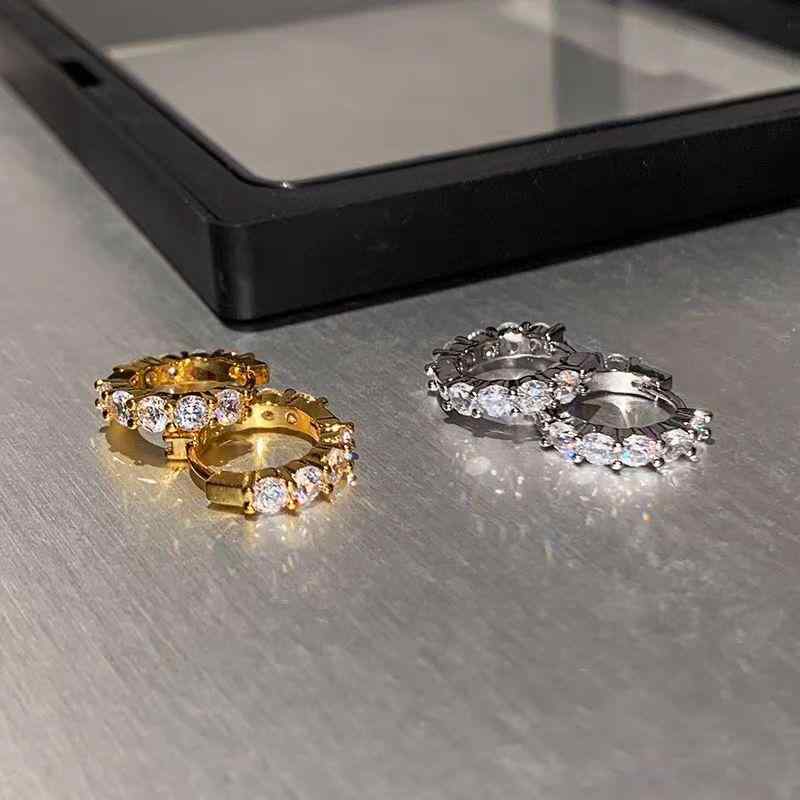 ・素材: 金属・形状: 幾何学模様・加工: 真金メッキ・カラー展開: ゴールド、シルバー・流行要素: リング型・スタイル: フレンチレトロ・スタイルカテゴリ: 文芸レトロ・カテゴリ: ピアス/イヤリング・対象: 女性