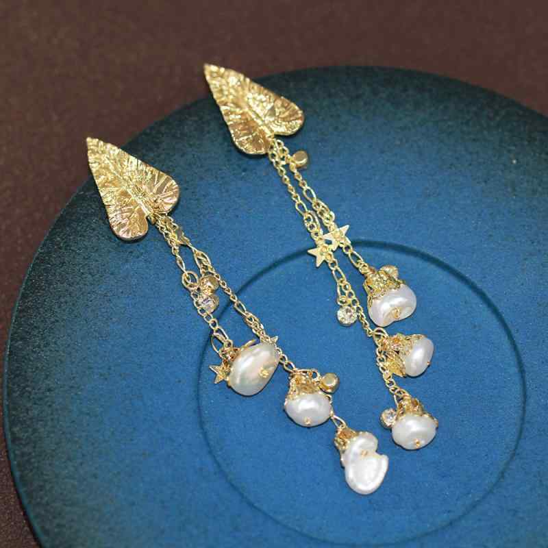 ・素材: パール・モチーフ: リーフ・カラー: ゴールド・カテゴリ: ピアス・イヤリング