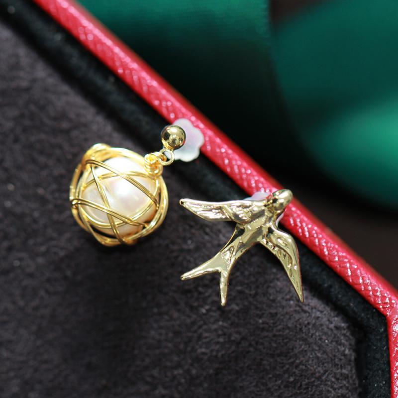 ・カテゴリ: イヤリング・ピアス・主な素材: パール・デザイン: 動物、干支・カラー: ゴールド