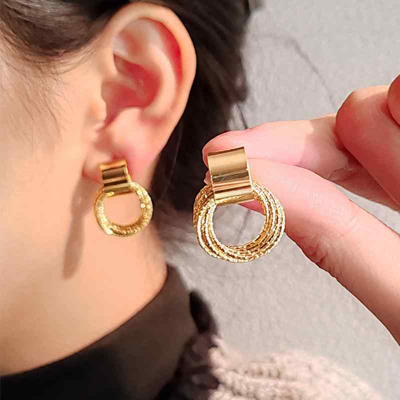 ・素材: 合金・加工方法: メッキ加工・カテゴリ: 耳飾り・形状: 幾何学・カラー展開: ゴールド・デザイン要素: サークル・スタイル: シンプル・テイスト: ファッション通勤・対象: レディース