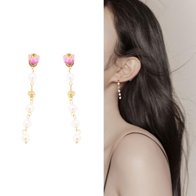 ・カテゴリ: イヤリング・スタイル: シック、ファッション通勤・主な素材: 銅・モチーフ: バラ・加工: オイルドロップ加工・カラー展開: ゴールドパープル、ゴールドホワイト・対象: レディース