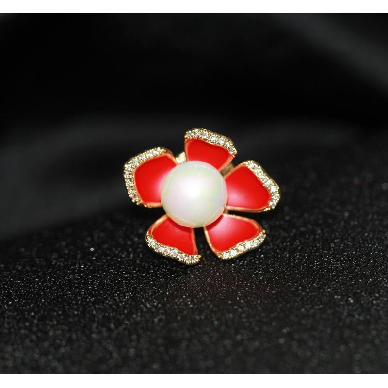 ・主な素材: 銅・対象: 女性・デザイン: 花・カラー: ゴールド、レッド・カテゴリ: ブローチ