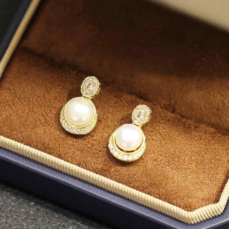 ・カテゴリ: ピアス・イヤリング・スタイル: シンプル、ファッション通勤・主な素材: 銅・形状: 幾何学模様・柄: ライン・加工: 電気メッキ・カラー: ゴールド・対象: レディース