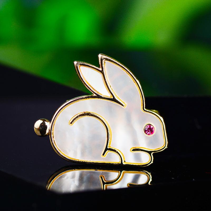 ・素材: 銅・形状: 動物・加工技術: 象嵌・象嵌素材: 貝殻・カラー: 金色・用途: 記念、装飾、ギフト・スタイル: 韓国風・スタイル分類: フレッシュスイート・対象: 女性・種類: ブローチ・人気要素分類: 動物