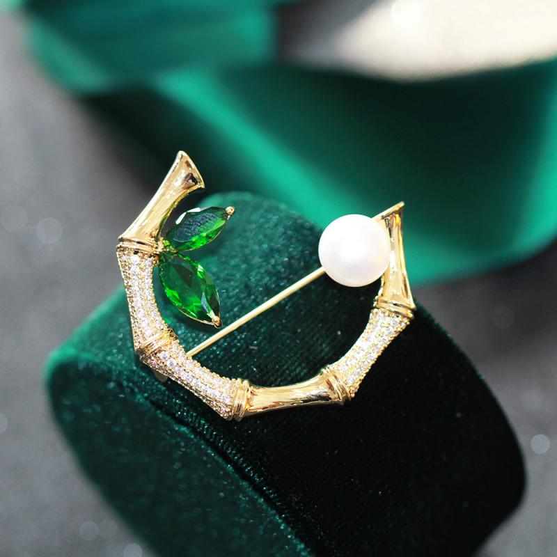 ・カテゴリ: ブローチ・スタイル: 新中華風、個性的なトレンド・主な素材: 銅・加工: パール装飾・デザインモチーフ: 樹木、植物、花・カラー: ゴールド・対象: 女性