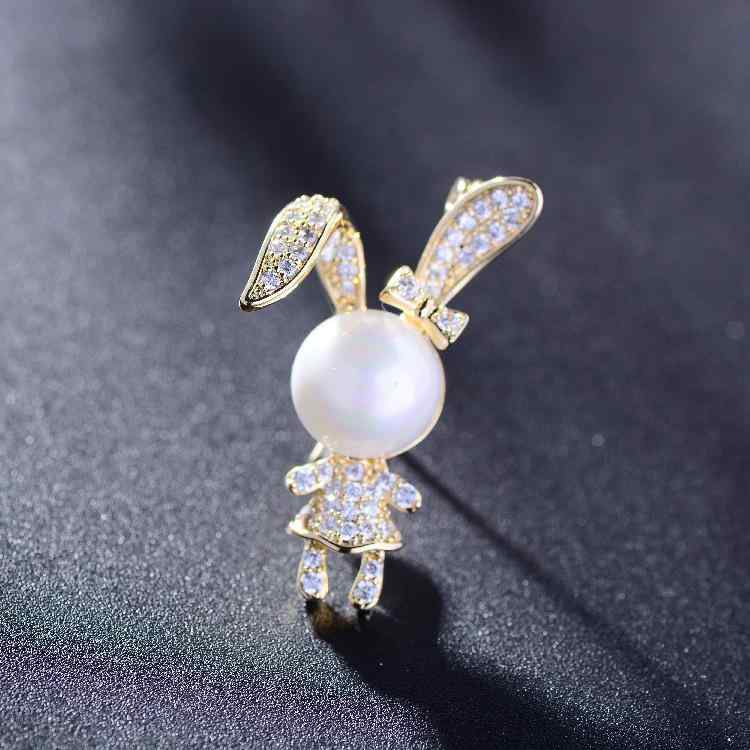 ・カテゴリ: ブローチ・対象: レディース・主な素材: 銅、ジルコニア・カラー: ゴールド・スタイル: キュート、フレッシュ、スイート・モチーフ: 動物・柄: ウサギ・加工方法: 電気メッキ・機能: 装飾、多機能