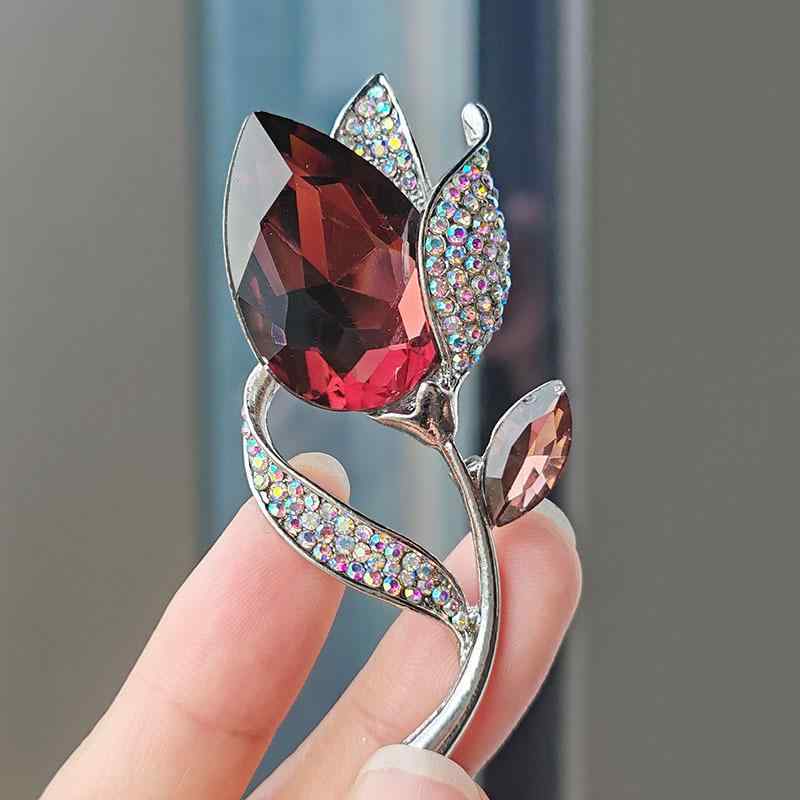 ・種類: ブローチ・主な素材: 合金・加工: メッキ加工・モチーフ: チューリップ、牡丹、花、植物・スタイル: 日韓風、フレッシュ、スイート・機能: 装飾・対象: 女性・カラー展開: ブルー、レッド