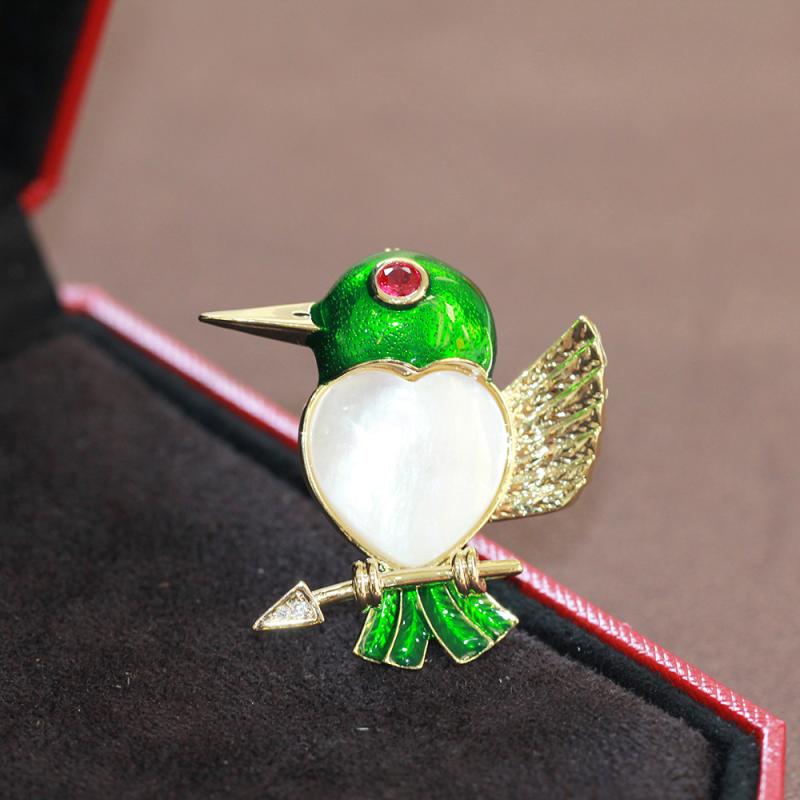 ・素材: 銅メッキ・スタイル: ユニセックス・カラー: 金地緑・カテゴリ: ブローチ