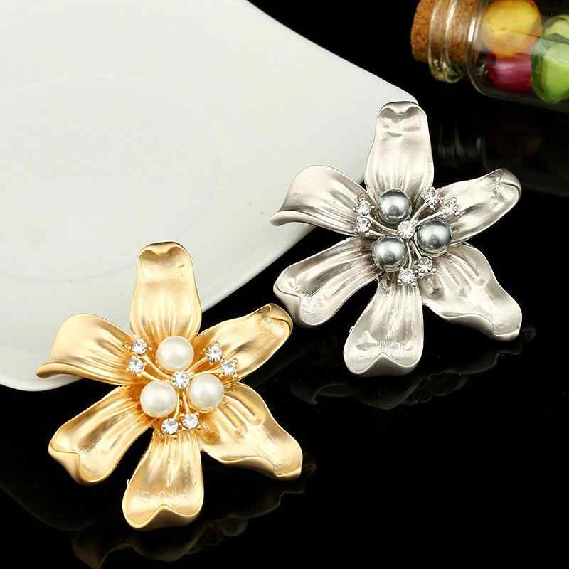 ・素材: 合金・性別: 女性・デザイン: 花・カラー展開: マットゴールド、マットシルバー・カテゴリ: ブローチ