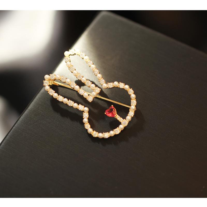 ・カテゴリ: ブローチ・スタイル: ユニセックス・主な素材: パール・カラー展開: ゴールド、シルバー