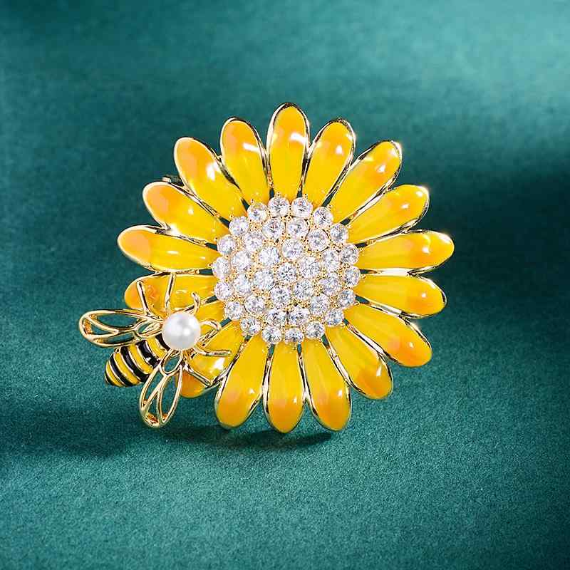 ・素材: 銅、ジルコニア・種類: ブローチ・対象: レディース・テイスト: オフィススタイル・スタイル: ファッション通勤・デザインモチーフ: 動物、花、昆虫・デザイン要素: デイジー、植物、花・加工方法: メッキ・カラー展開: イエロー、...