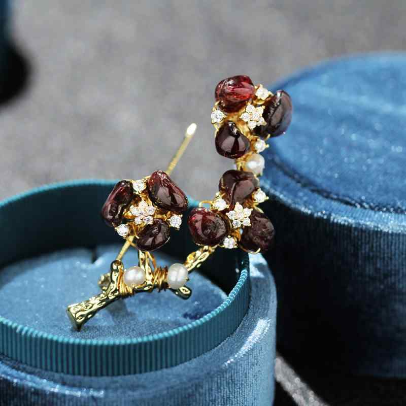 ・種類: ブローチ・素材: 銅・モチーフ: 花・デザイン要素: 梅の花・流行要素分類: 植物、花・加工: 電鍍・スタイル: 中国風・スタイル分類: レトロ、アンティーク・カラー展開: ゴールド、レッド・用途: 記念、装飾、ギフト、目隠し、固...