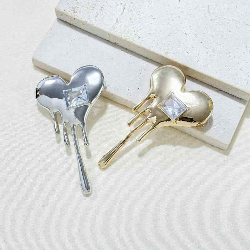 ・種類: ブローチ・素材: 合金・加工: 電鍍・デザイン: 可愛い子羊モチーフ・形状: ハート形・人気要素: ハート、幾何・スタイル: 文芸レトロ・対象: 女性・カラー展開: ゴールド、シルバー・機能: 多機能、露出防止、固定