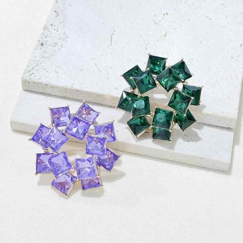 ・種類: ブローチ ・対象: 女性 ・スタイル: ファッションOL、通勤スタイル ・素材: 合金 ・加工方法: 電鍍 ・形状: 幾何学型 ・デザイン要素: リング型、六角形 ・機能: 多機能、露出防止、固定 ・カラー展開: パープル、グリーン