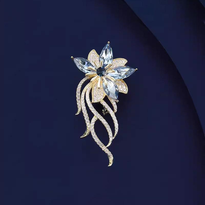 ・カテゴリ: ブローチ・素材: 合金・対象: 女性・モチーフ: 花・加工: ラインストーン・スタイル: 日韓風、フレッシュスウィート・カラー展開: パープルレッド、ダークブルー、ダークグリーン、シルバーブルー、ゴールドマルチカラー