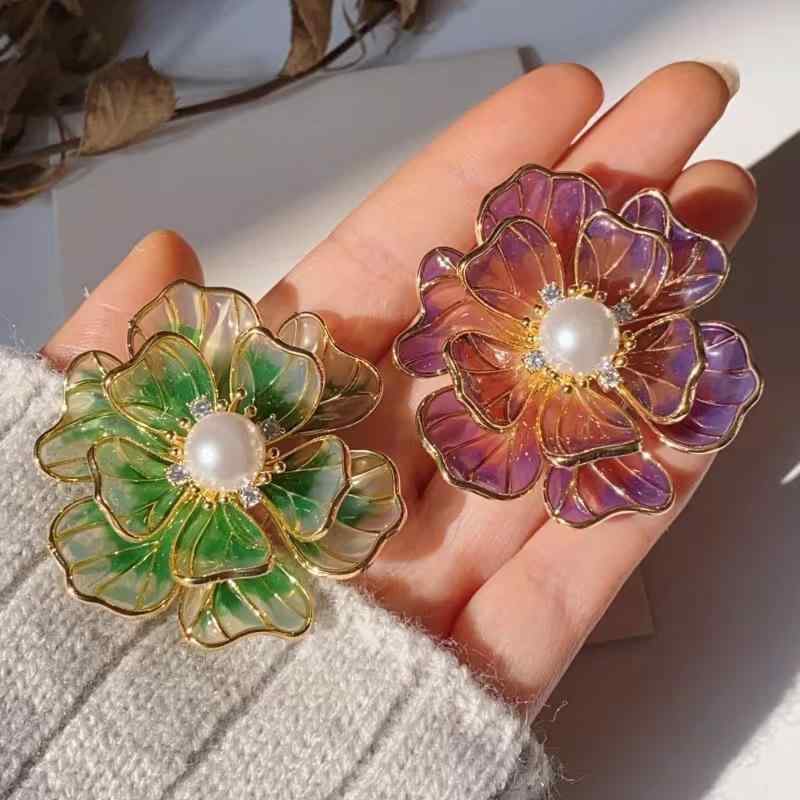 ・素材: 合金・デザイン: 花・加工技術: エナメル加工・カラー: パープル・柄: トーテム、祥雲、水面模様、吉祥柄、動物柄・用途: 装飾、多機能、2WAY、調節可能、固定、記念、ギフト、結婚式・スタイル: ナチュラル・テイスト: クリーン...