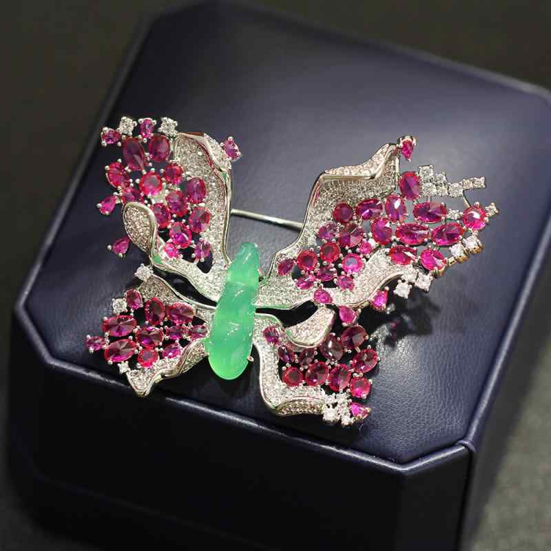 ・カテゴリ: ブローチ・主な素材: 銅・モチーフ: 動物・加工方法: 電鍍・スタイル: エレガント・流行要素: 蝶・機能: 装飾・対象: 女性・カラー展開: シルバーレッド、シルバーパープル