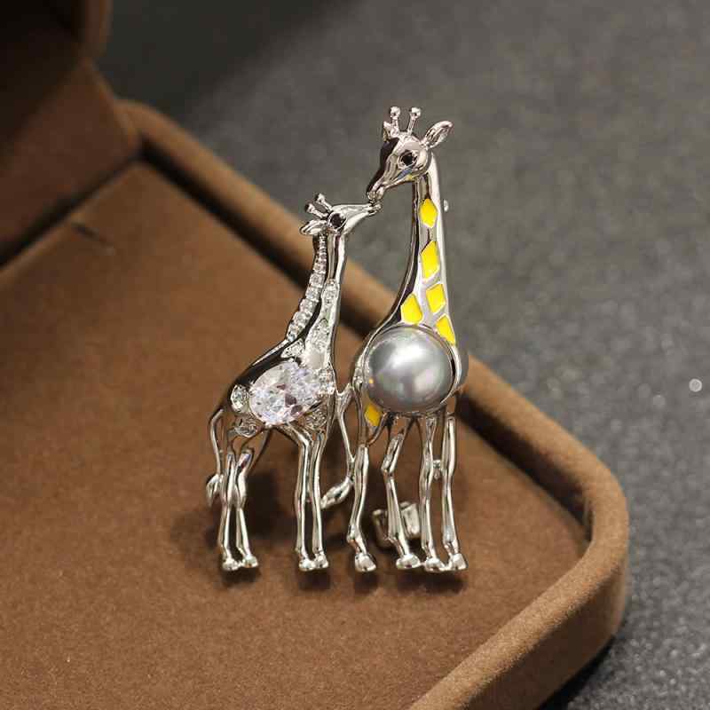 ・素材: 銅・デザイン: 動物・加工方法: 電鍍・カラー: シルバー・モチーフ: 鹿・機能: 記念、装飾、ギフト、露出防止、衣類固定・スタイル: ファッションOL、通勤・対象: 男女兼用・種類: ブローチ