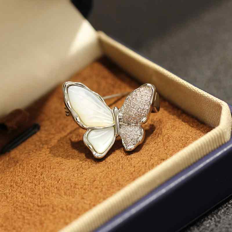 ・主な素材: 銅・デザイン: 動物・加工: 電鍍・カラー: シルバー・モチーフ: 蝶・用途: 記念、装飾、ギフト、胸元の開き防止、固定・スタイル: 上品・テイスト: 通勤ファッション・対象: 女性・カテゴリ: ブローチ