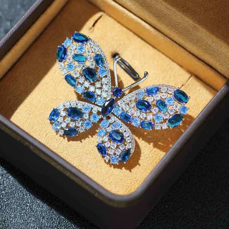 ・素材: 銅・デザイン: 蝶・形状: 昆虫・加工方法: 電鍍・カラー展開: 銀底青、黒底緑、銀底緑紫、黒底紫・用途: 記念、装飾、ギフト・テイスト: ライトラグジュアリー・スタイルカテゴリ: ファッション通勤・対象: 女性・種類: ブローチ...