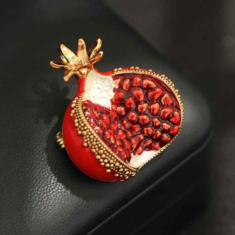 ・カテゴリ: ブローチ・スタイル: 清新、甘め・主な素材: 合金・モチーフ: フルーツ・加工: 樹脂加工・カラー: レッド、ゴールド・用途: 記念、装飾、ギフト、目隠し、固定・対象: 男女兼用