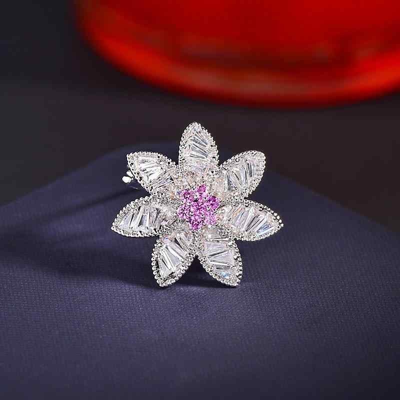 ・カテゴリ: ブローチ・性別: レディース・スタイル: エレガント・スタイルカテゴリ: ファッション、通勤・デザイン: 花・素材: 銅、キュービックジルコニア・加工: 電鍍・カラー展開: ゴールド、ピンク・用途: 記念、装飾、ギフト