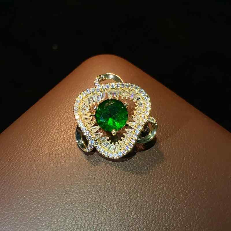 ・カテゴリ: ブローチ・素材: 銅・象嵌材質: ジルコニア・柄: 幾何学模様、花・加工方法: 象嵌・カラー展開: イエロー、グリーン・テイスト: 高級感・スタイル: ファッション通勤・対象: 男女兼用