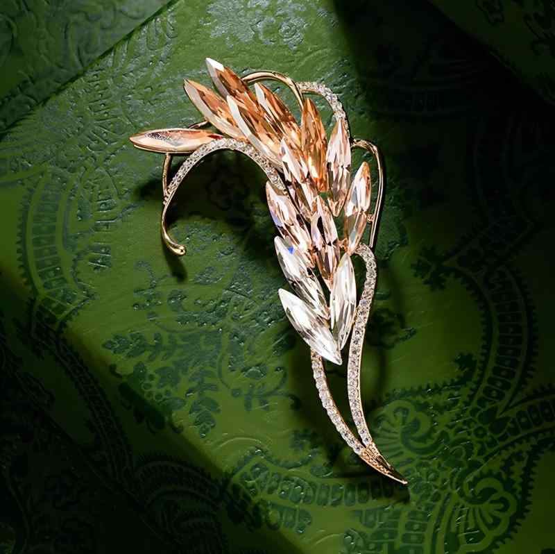 ・素材: 合金・対象: 女性・形状: 麦穂・加工方法: 水晶埋め込み・カラー展開: ライトベージュ、ライトパープル・スタイル: 欧米風、ファッション通勤・機能: 多機能・種類: ブローチ・流行要素: 麦穂、植物花卉