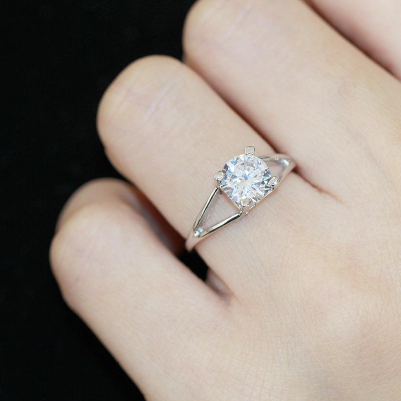 ・カテゴリ: 指輪・主な素材: 合金・デザイン: 幾何学型・加工: ストーン装飾・性別: レディース・カラー展開: ゴールド、シルバー・サイズ展開: 16mm, 17mm, 18mm, 19mm・スタイル: シンプル