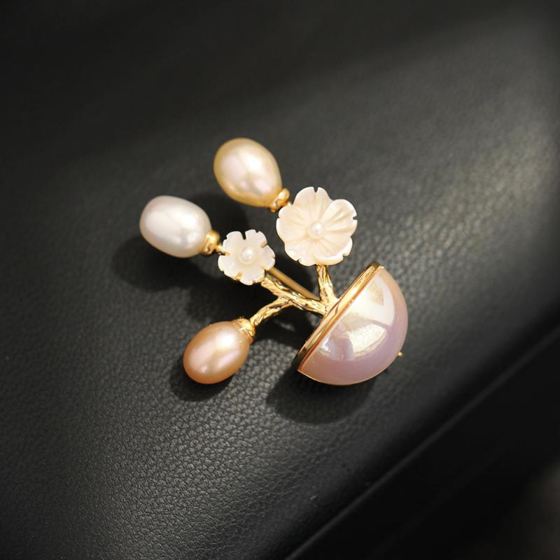 ・カテゴリ: ブローチ・主な素材: 銅・柄: 花柄・加工方法: 電鍍・カラー: ローズゴールド・用途: 装飾、ギフト、固定・スタイル: ファッションOL、通勤・対象: ユニセックス