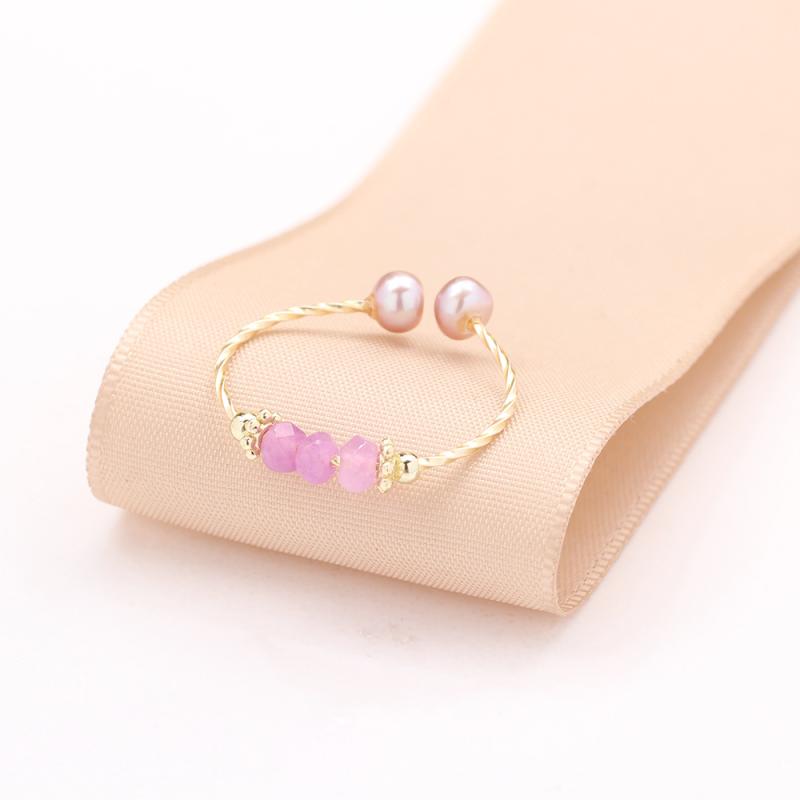 ・カテゴリ: リング・素材: 銅・デザイン: 幾何学模様・加工: 電鍍・カラー展開: ゴールドベースブルー、ゴールドベースパープル・人気要素: ライン・スタイル: 日韓風・スタイル分類: 清新フェミニン・対象: 女性